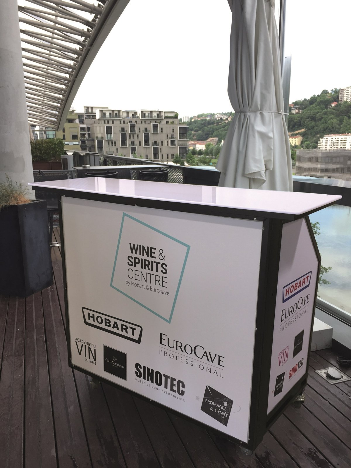 BAR Mobile à roulettes, Pliable et Personnalisable